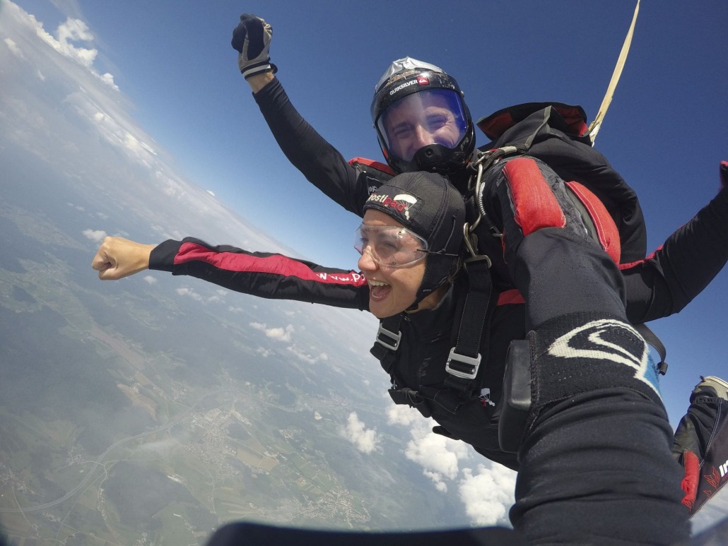 Skydiving from 4000m | Altitude Activities